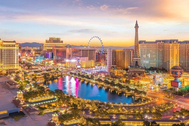 40+ Best Warm Places to Visit in October in USA [2025]