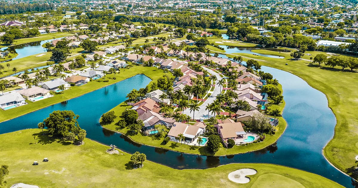 51 Most Tropical Places in the USA to Visit in 2022 [Exotic Spots!]