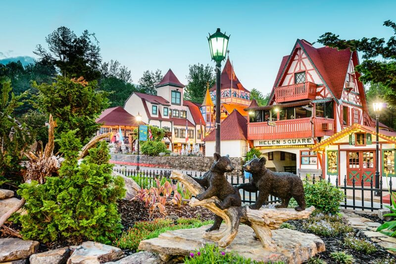 40+ Best Warm Places to Visit in April in the USA [2025]