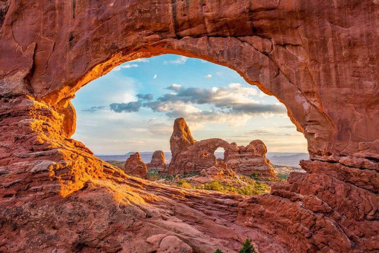 38 Best Warm Places to Visit in March in the USA [2025]