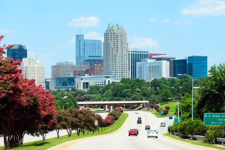 40+ Best Warm Places to Visit in April in the USA [2025]